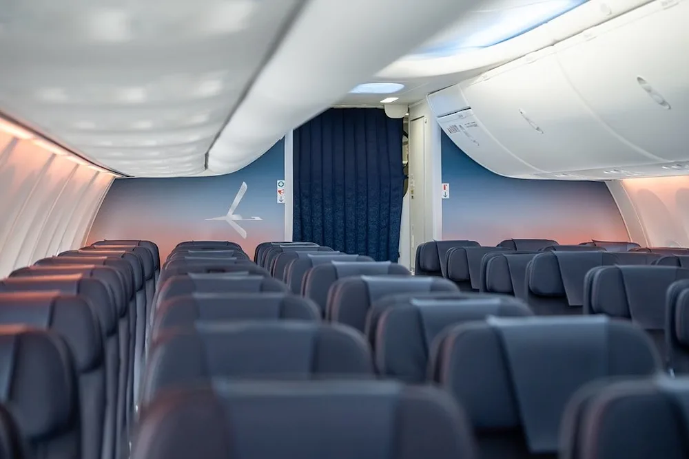 LOT’s first Boeing 737 MAX 8 with refreshed cabin has entered service ...