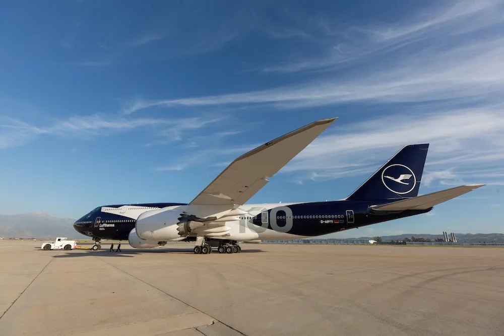 D-ABYN, Lufthansa Boeing 747-8I, is now painted in 100th anniversary ...